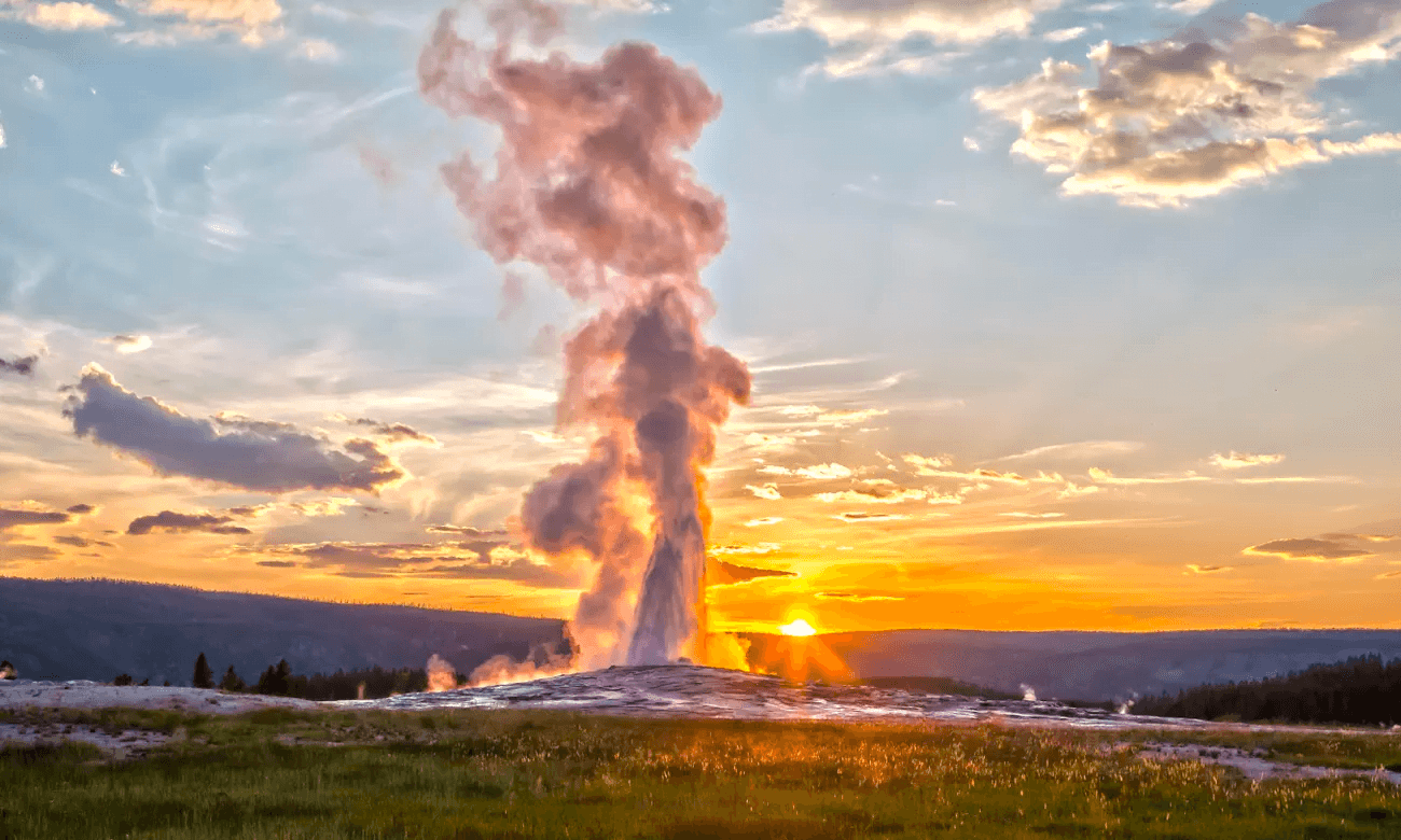 The Headless Bride at the Old Faithful Inn, Yellowstone – GHOSTLANDIA