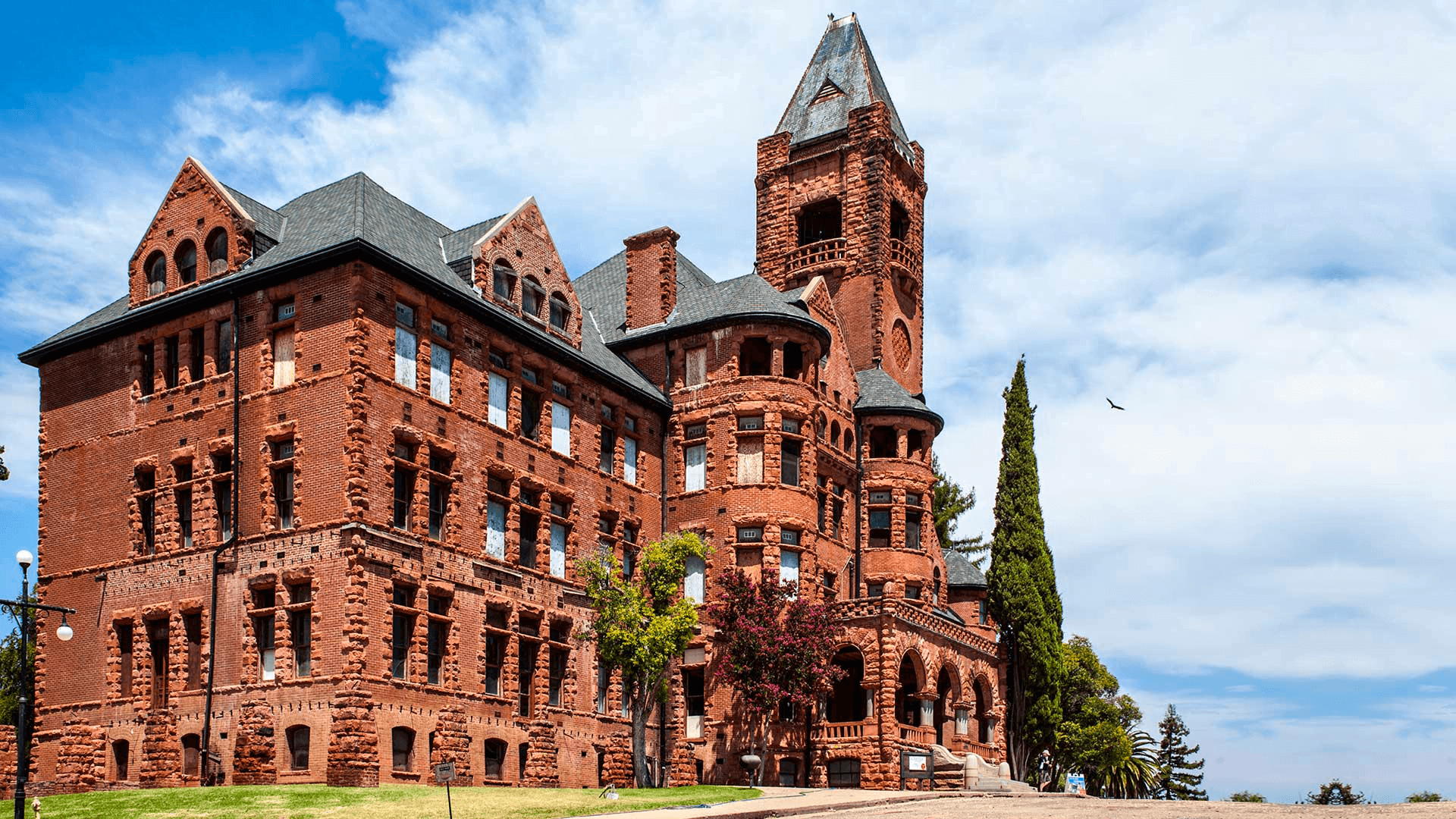 Reformed Ghosts at Preston Castle in California - GHOSTLANDIA